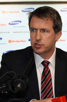 Bomber chief to stay on