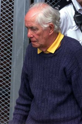 Ronnie Biggs makes belated apology