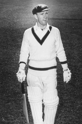 Entertaining to the end, Invincible Loxton dies at 90