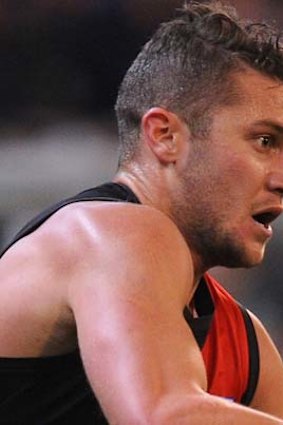 Pears re-signs with Bombers
