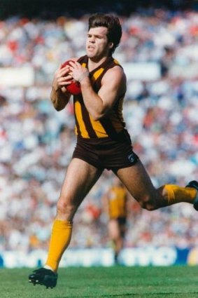 Jason Dunstall or Michael O'Loughlin to present AFL premiership cup