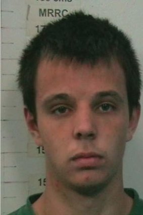 Prisoner strolls out of custody, triggers manhunt