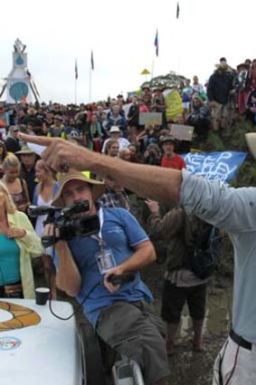 Metgasco's gas exploration well delayed after protesters block entrance ...