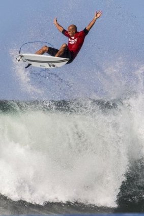 Mick Fanning, Kelly Slater stumble at French Quicksilver Pro