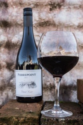 Come to Hamilton for a treechangers weekend, Henty Wine Region and lake ...