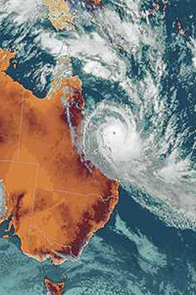 Queensland coast braces for cyclone's fury