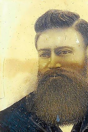 Call to return Ned Kelly to his family