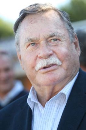 Barassi to get medal for helping stop attack
