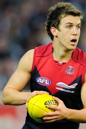 Scans reveal stress fracture for Trengove