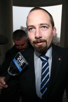 Senator Ricky Muir breaks away to deny Abbott government Senate vote on ...