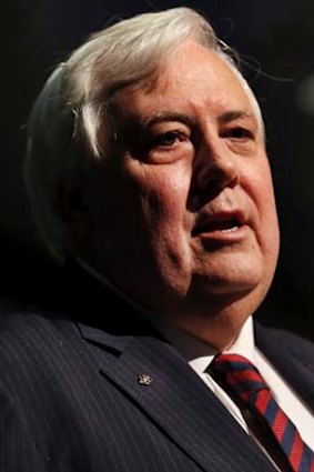 Clive Palmer calls for clerk of Senate Rosemary Laing to resign