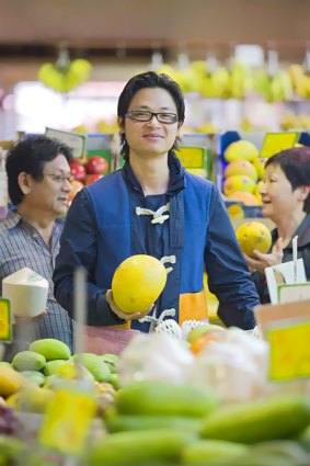 Into wild suburbs with Luke Nguyen and foodie chicks
