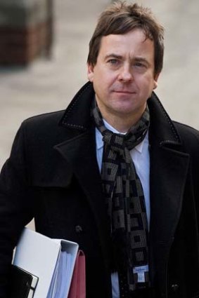 Murdoch backs Sun staff after new arrests