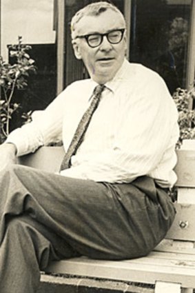 Editor Frank Devine dead at 77