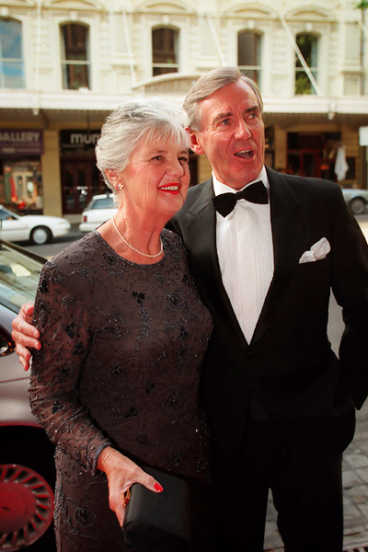 Newsreader Naylor dies with wife