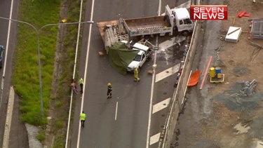 Western Freeway blocked by crash