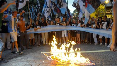 British flag burned in Buenos Aires