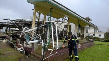 Cyclone Ita due to hit tonight and likely to lift roofs, uproot trees
