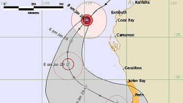Perth endures a sticky, scorching day as cyclone turns up the heat