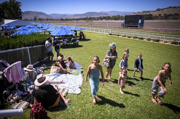 Towong races turn 150 with cracker Cup Day