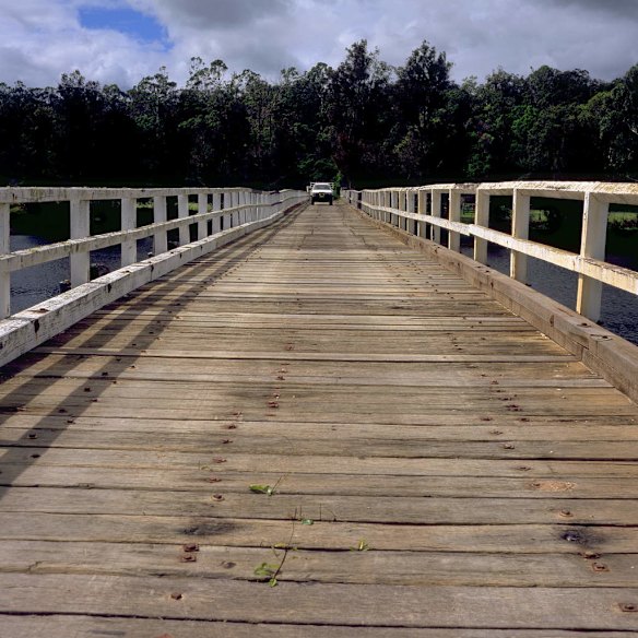 Tim the Yowie Man: Bridging with charm