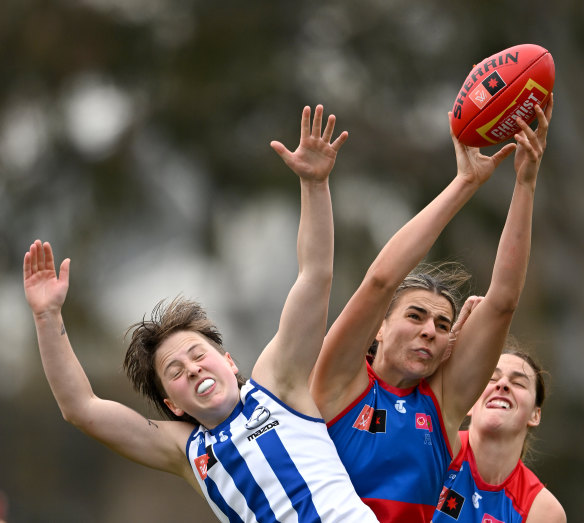 AFLW 2022: Hawthorn secure first AFLW win as lockout games frustrate ...