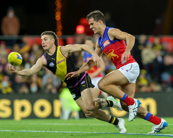 AFL 2023: Griffin Logue makes statement, as coach Alastair Clarkson ...