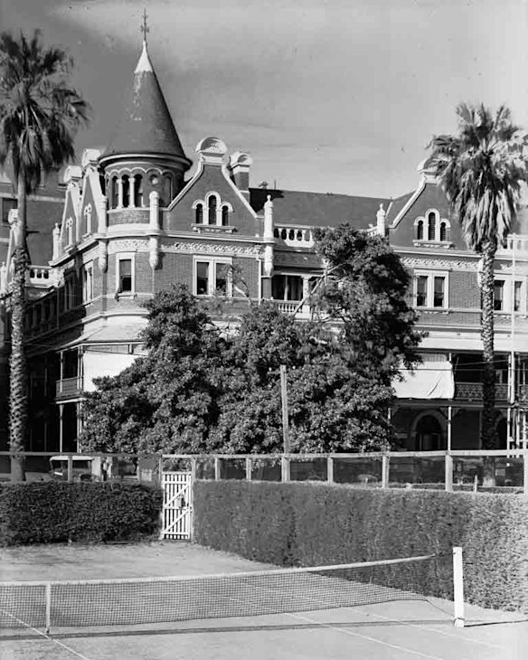 Historical photos offer a glimpse into Perth's past