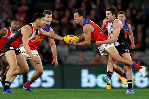 AFL 2024 round 21 LIVE updates: GWS v Hawthorn; Essendon v Fremantle ...