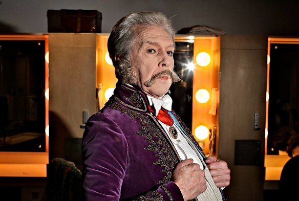 Colin Peasley retires from Ballet