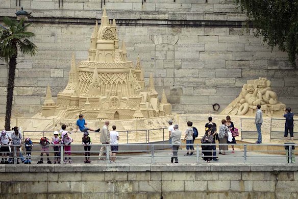 Annual Paris beach party heats up