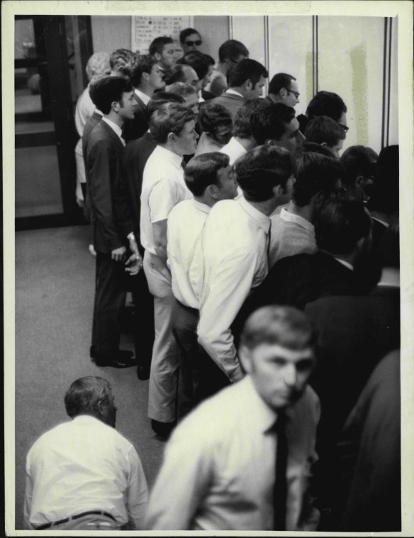 Chalkies, trading floors and technology: How Perth's stockbrokers ...