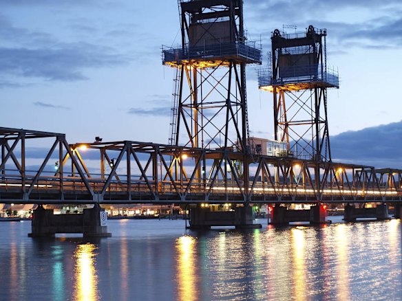 Tim the Yowie Man: Bridging with charm