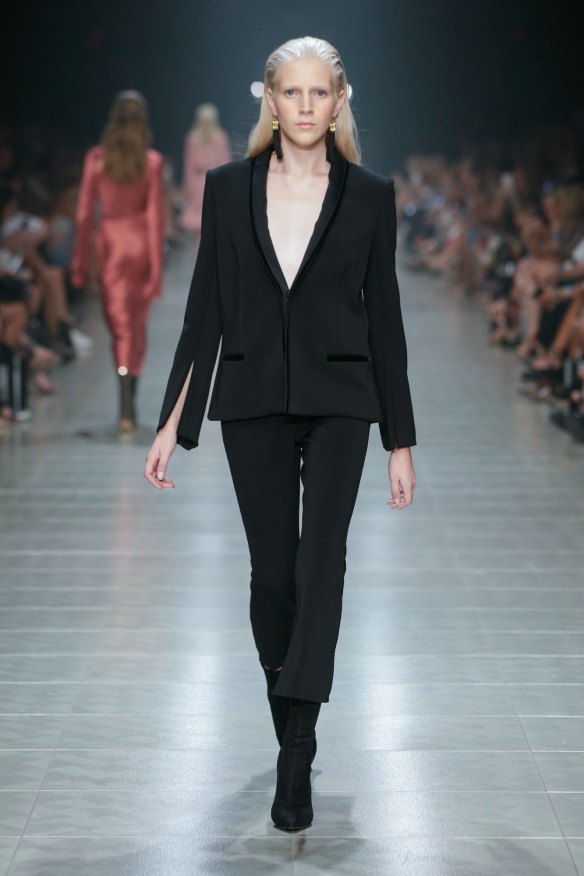 Five suit trends straight off the fashion week runway
