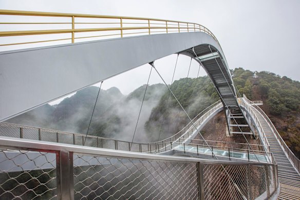 Ruyi Bridge, China: 'Bending bridge' goes viral