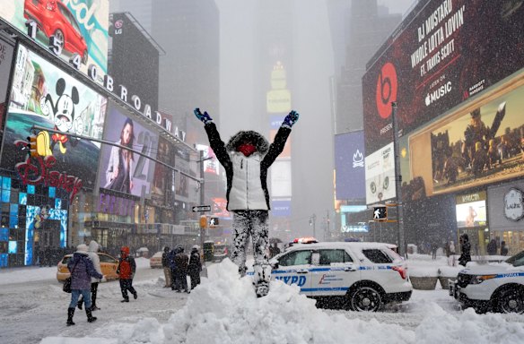 New York City snow fall 2016: The Big Apple becomes a winter wonderland