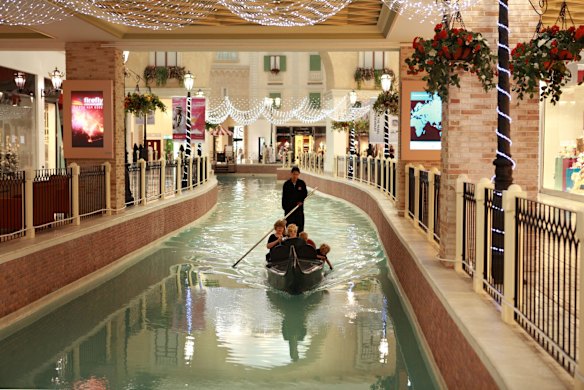 Top 10 most unusual attractions in shopping malls
