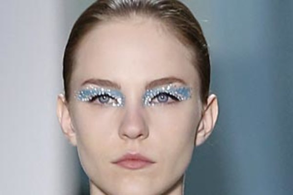 Young Australian model has an exclusive moment on Paris catwalk