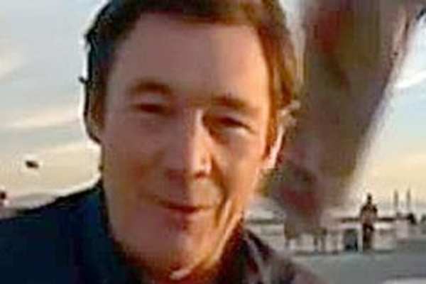 Channel 7 reporter Mike Amor gets smashed in head by skateboard