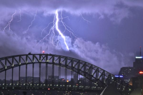 1000 lightning strikes hit Sydney