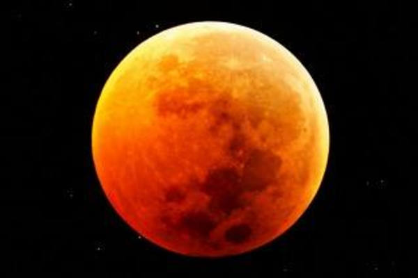 Rare 'blood moon' on the rise over WA skies