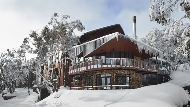 Ski lodge with snow-sledge roof gets facelift