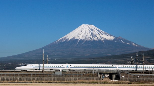 Very fast train: major advantages in VFT proposal