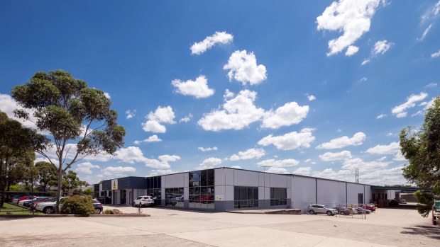 Billionaire Bob Ell makes 18pc profit on Sydney shed in a year