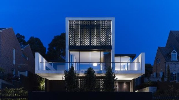 Architecture and the power of symmetry