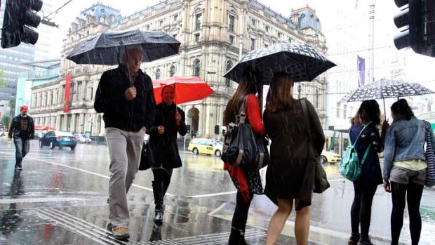Rain buckets down as Melbourne is caught in cold snap