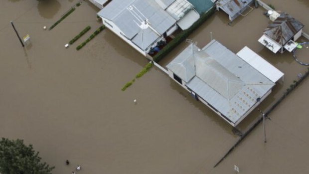 Thousands evacuated as floodwaters rise
