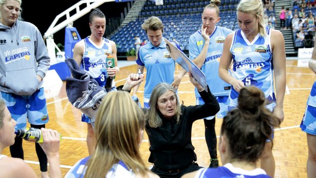 Canberra Capitals coach Carrie Graf calls for revamped WNBL finals series