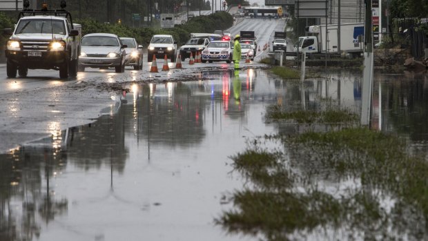 U-turning Cyclone Nathan to deliver heavy rain and wind to far north ...