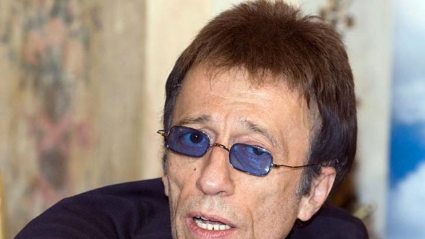 Robin Gibb in coma with pneumonia